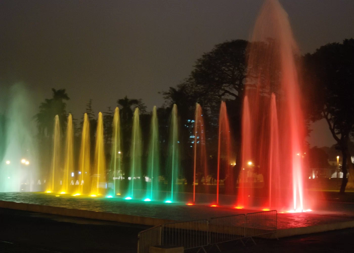 Magic Water Circuit & Dinner Show - Intrandes Peru Tours